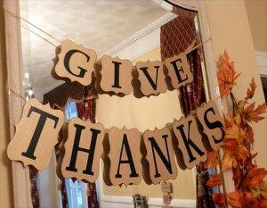12 Thanksgiving Door Signs & Wall Art To DIY