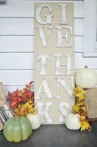 12 Thanksgiving Door Signs & Wall Art To DIY