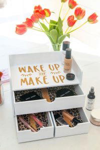 15 DIY Makeup Boxes and Holders - DIY to Make