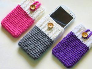 30 Free Crochet Phone Case Patterns {2021 Updated}